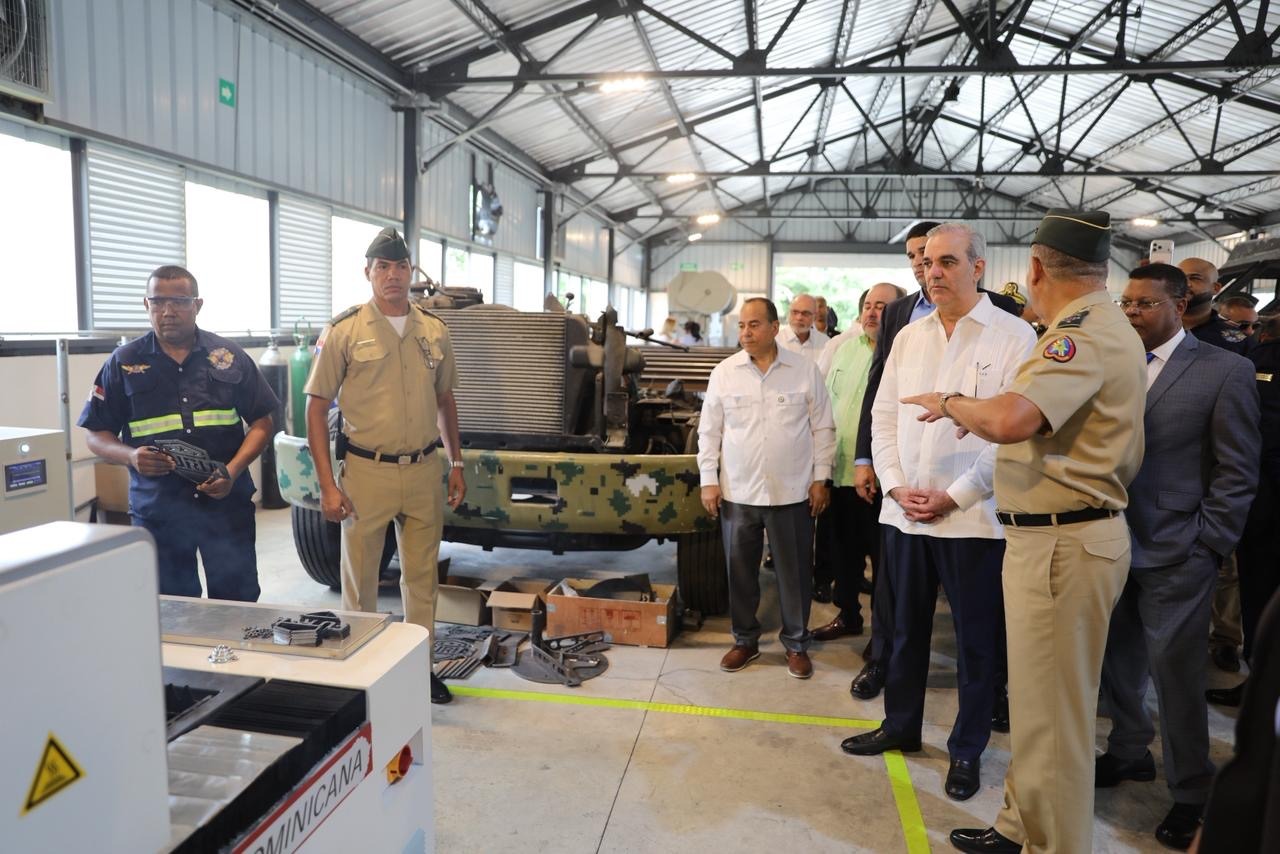 Luis Abinader presenta el vehículo militar ‘FURIA’ y destaca avances en ...